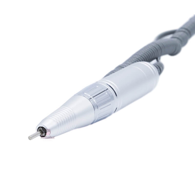 Fraiseuse à sec portable sur batterie . pédicure médicale à domicile