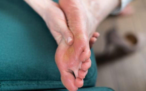 Matériel dédié au traitement des cors au pied en France